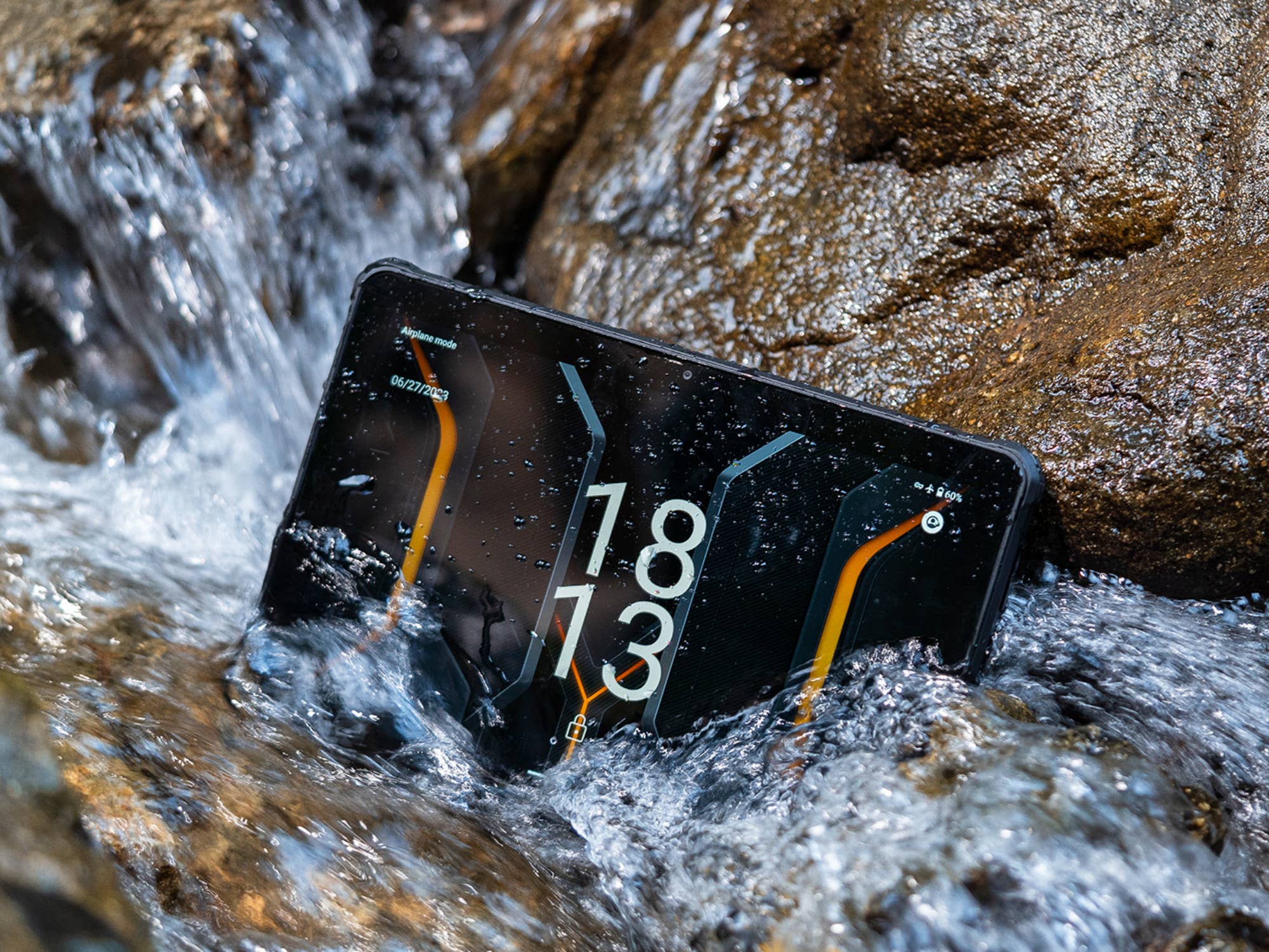 Outdoor-Tablet mit Riesen-Akku & Powerbank: Das Oukitel RT6