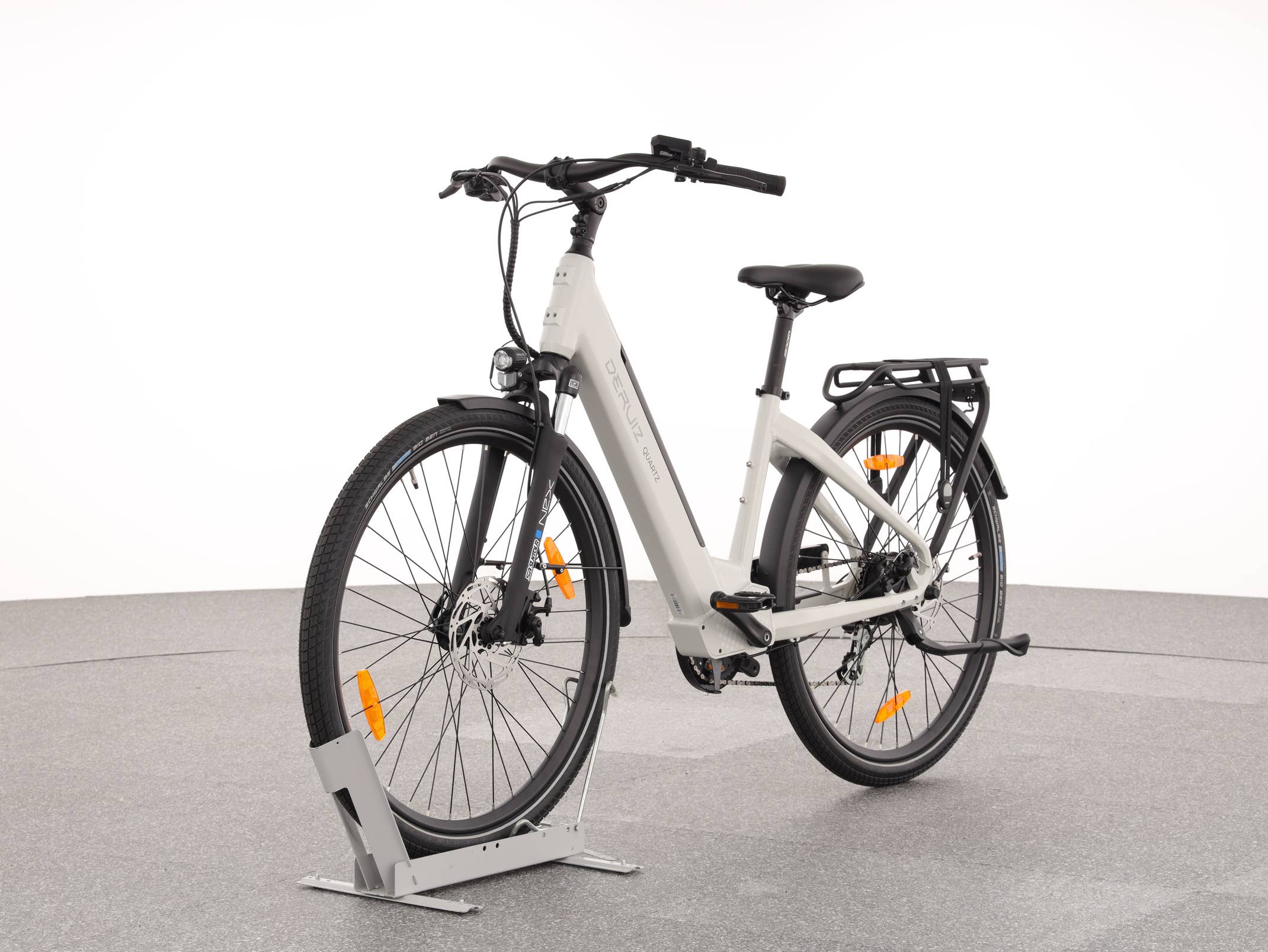 ADAC testet E-Bikes: Was haben günstige Modelle drauf?