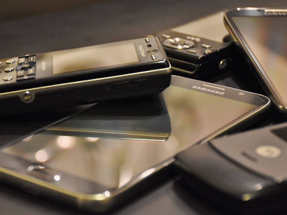 Altes Handy verkaufen: So viel Geld steckt in deinem Elektroschrott