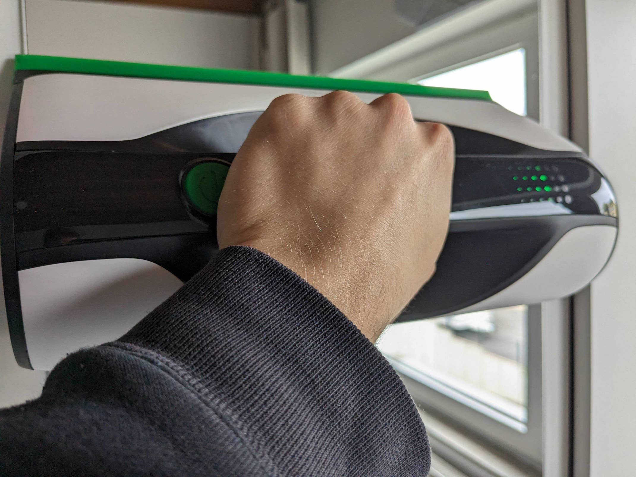 Endlich saubere Fenster: Vorwerk Kobold VG100+ im Test