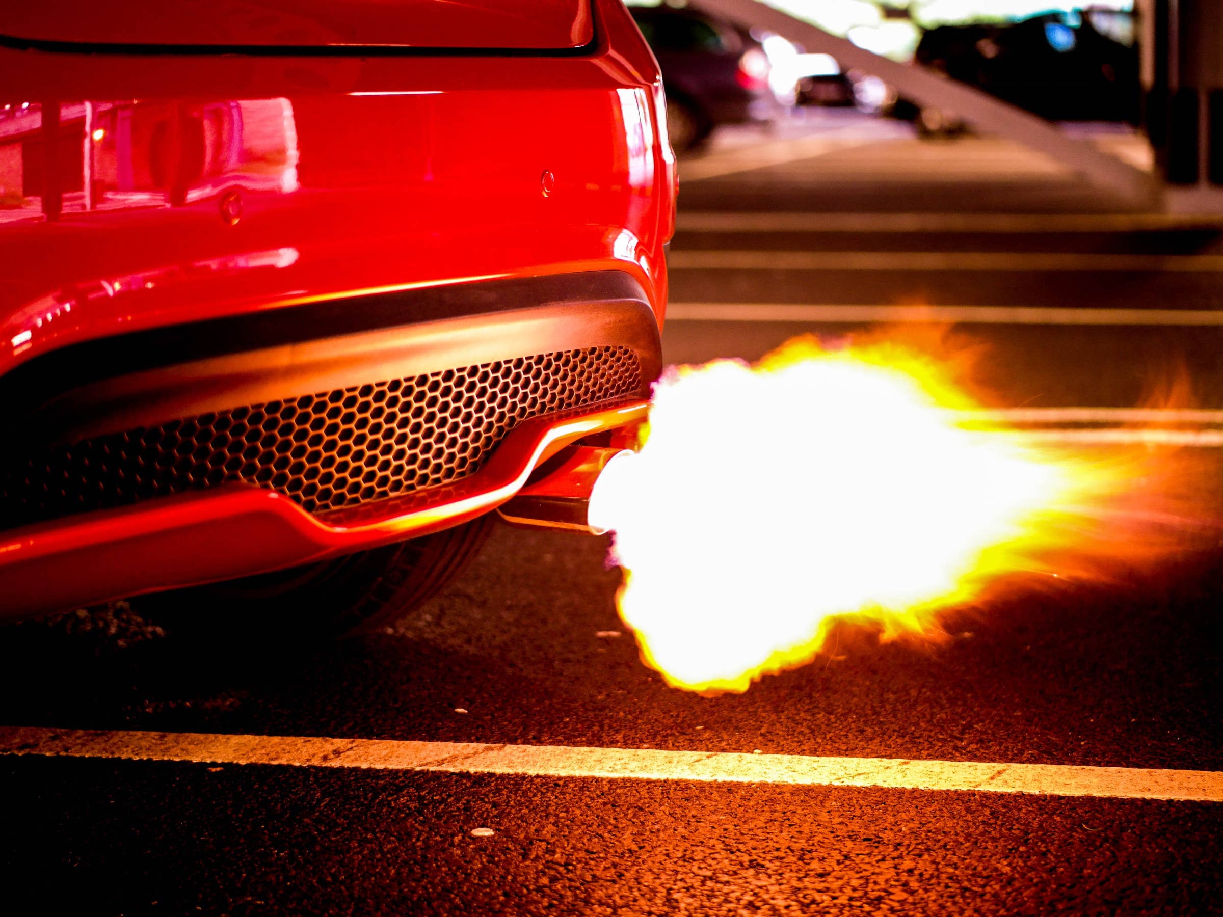 E-Auto? Ein Autobauer setzt bis 2040 auf Verbrenner