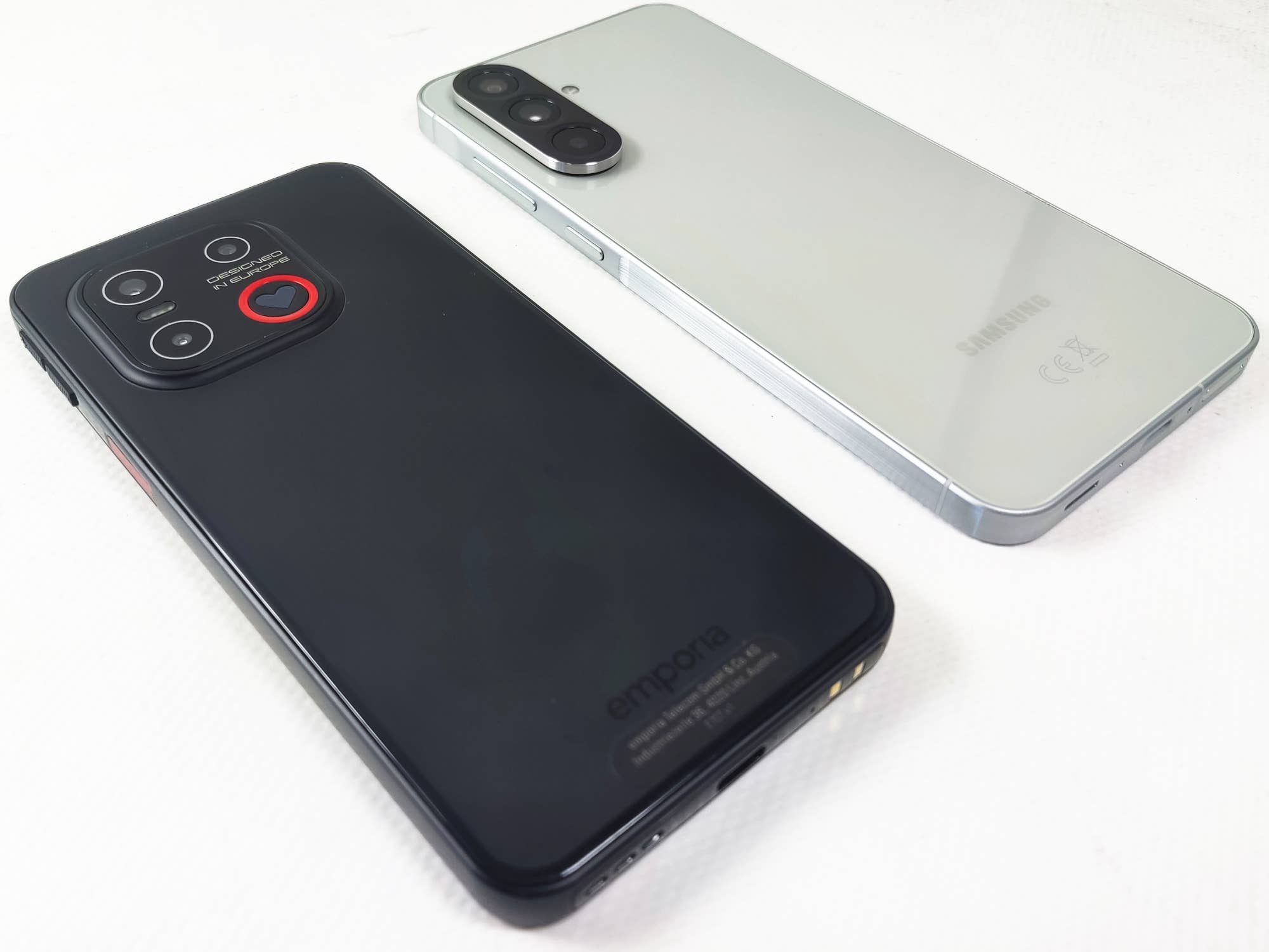 Wo überzeugt das Emporia Smart7.Lite im Vergleich zu Samsung?
