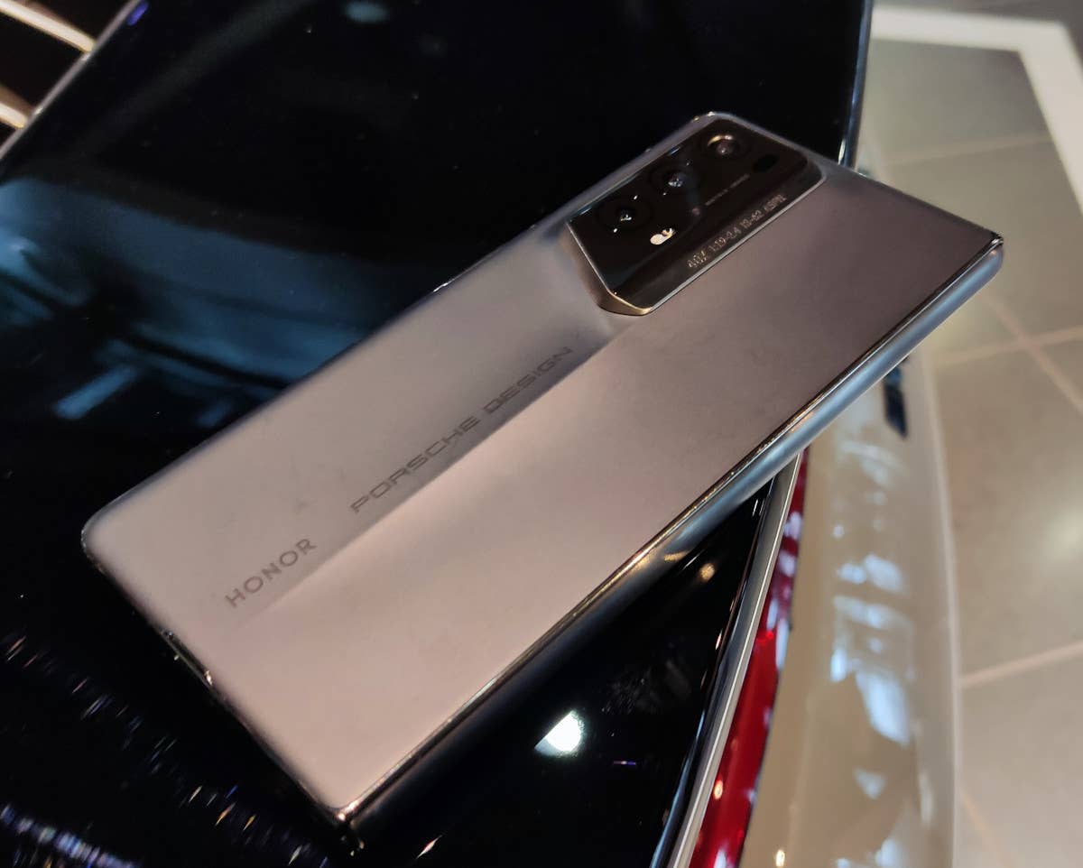 Honor Magic V2: Faltbares Handy erscheint im Porsche-Design
