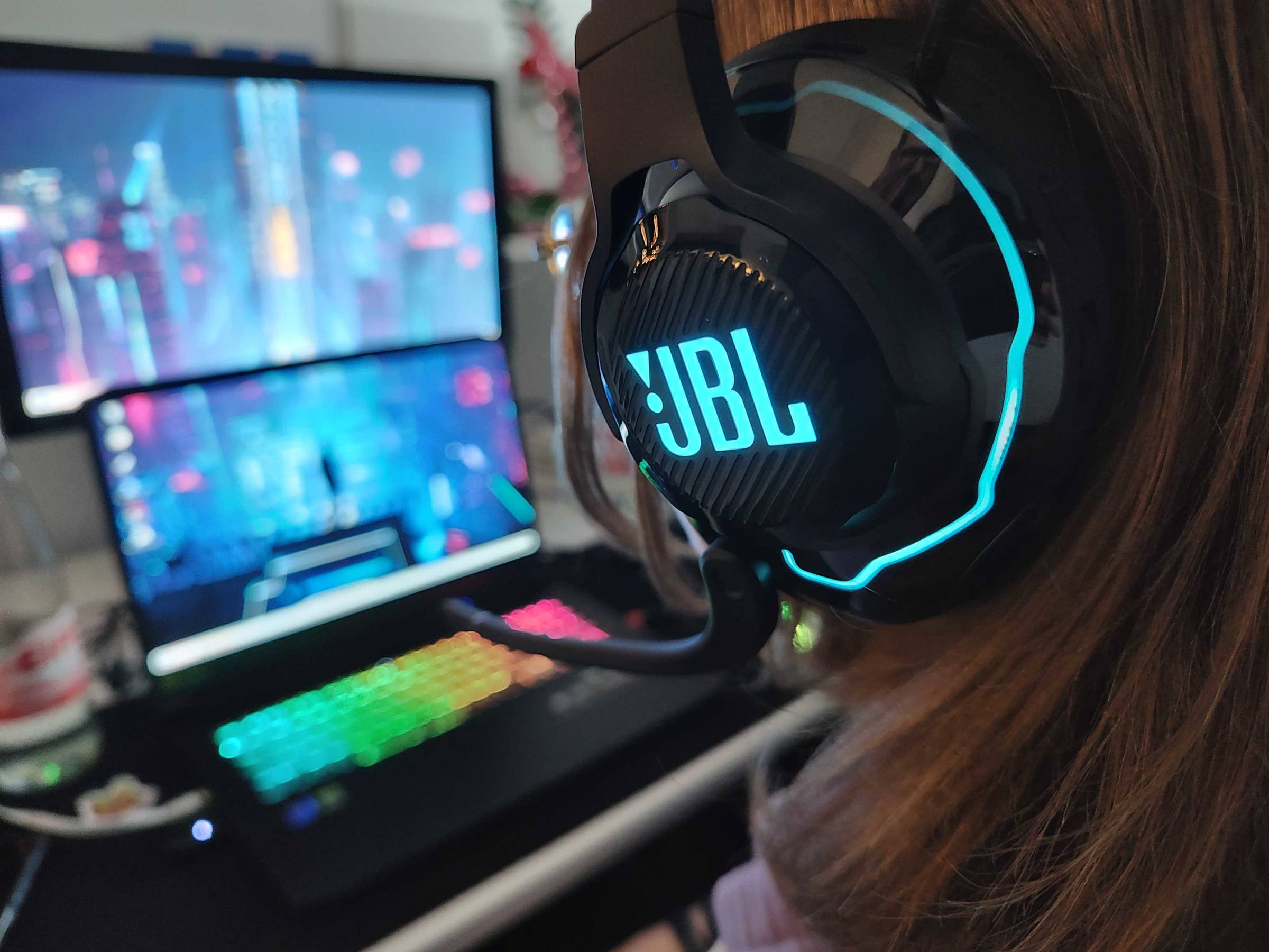 JBL Quantum 910 im Test: Dieses Gaming-Headset kann alles