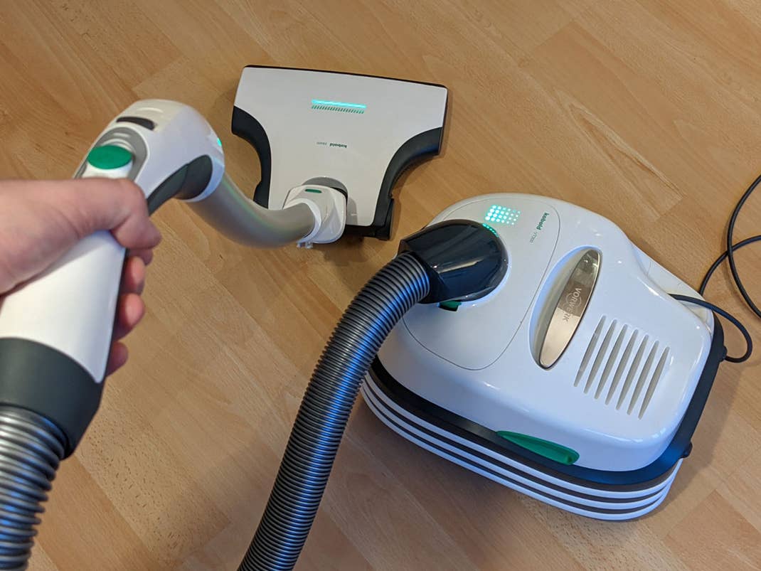 Kobold VT300: Staubsauger mit automatischer Bodenerkennung im Test