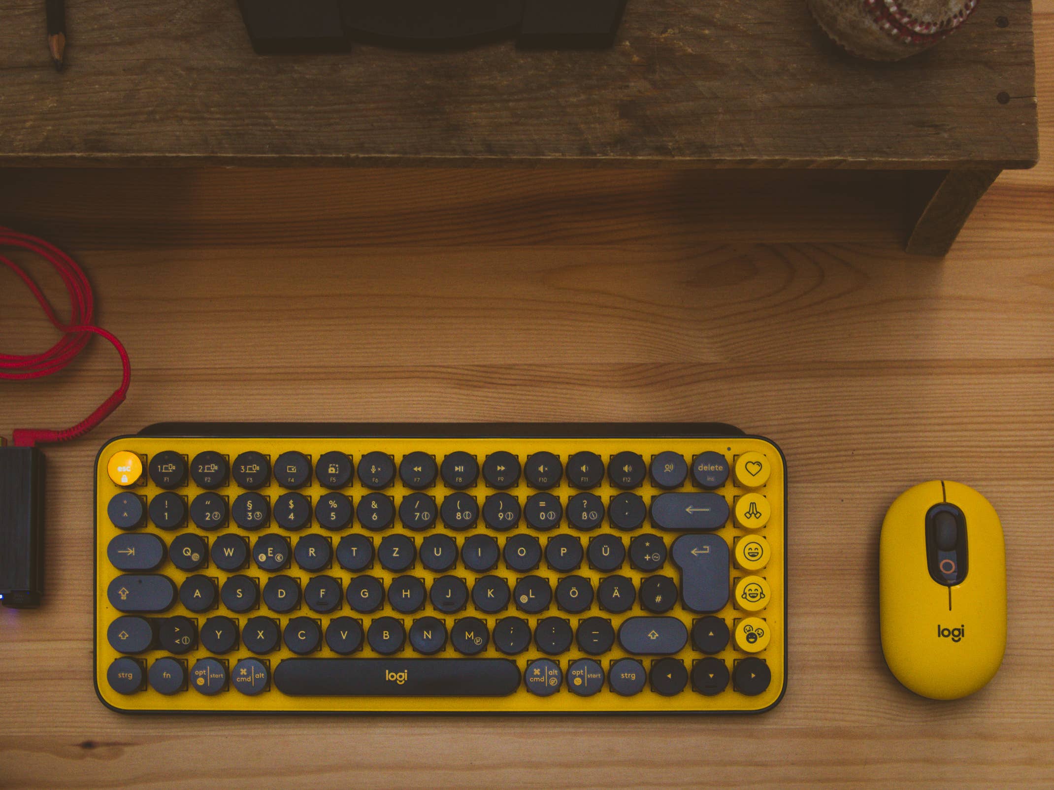 Tastatur mit Retro-Look und Emoji-Tasten von Logitech im Test