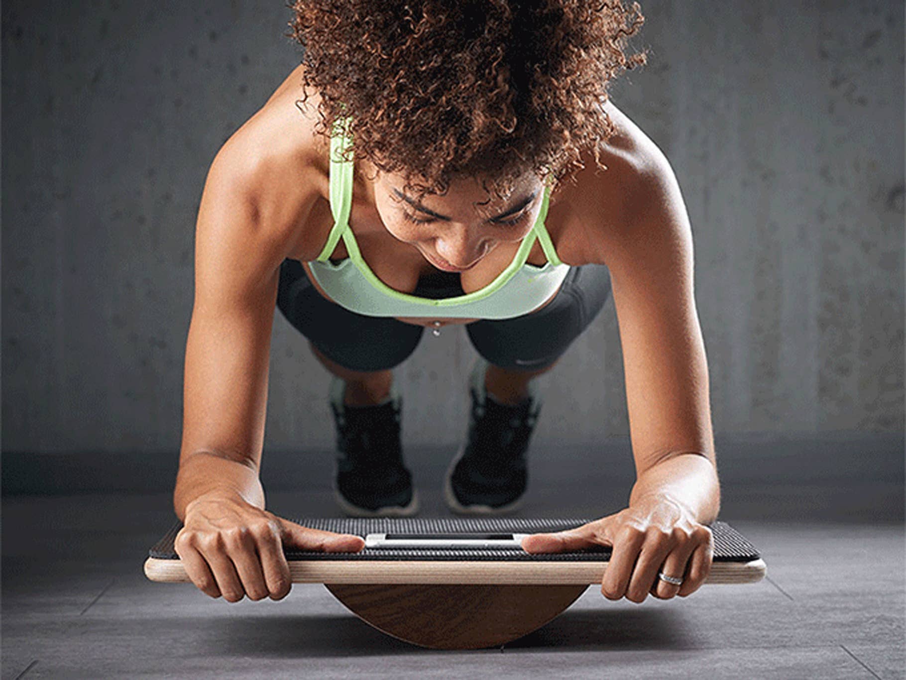 Plankpad im Test: So werden Fitnessmuffel wirklich fit