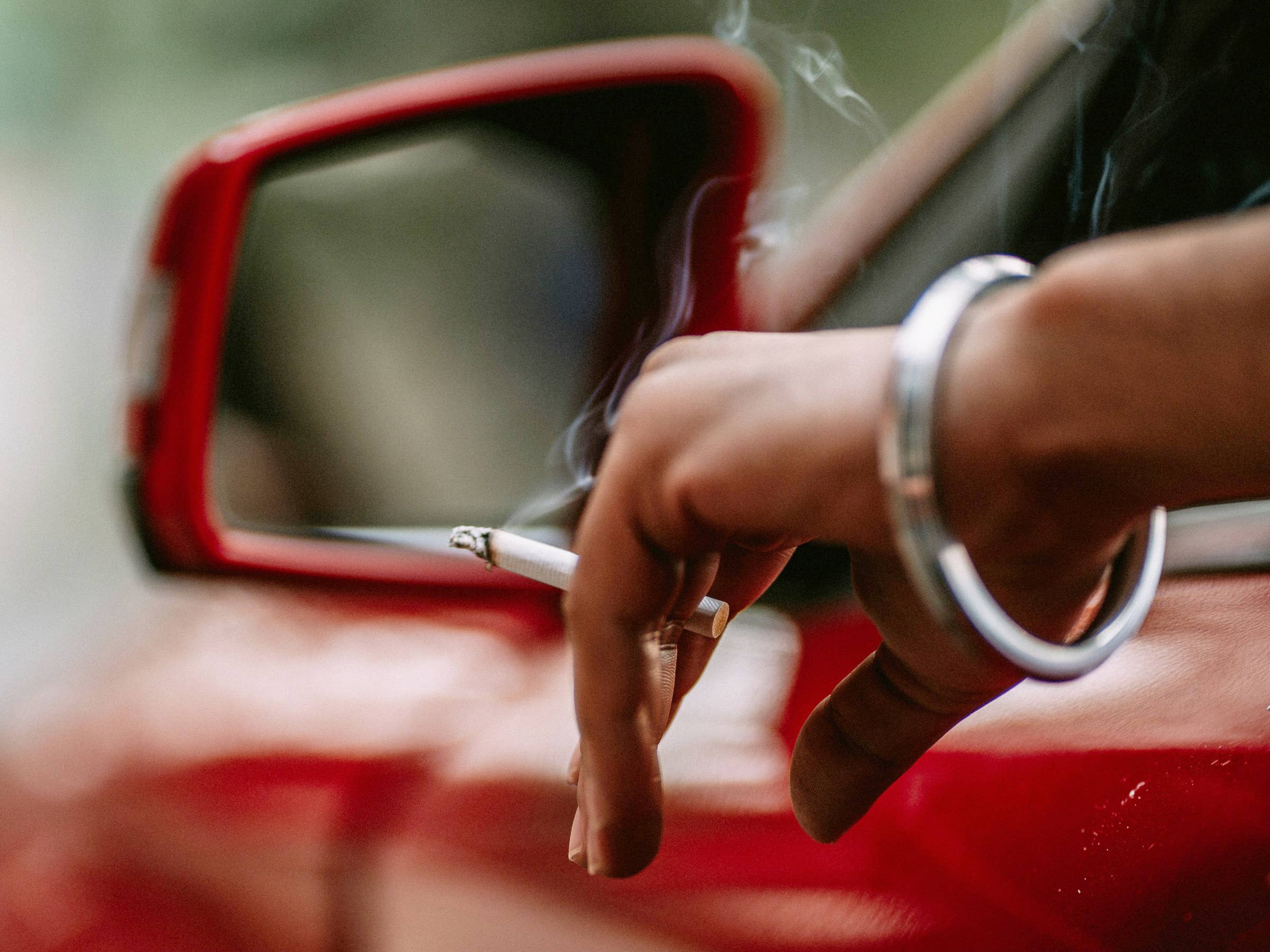 Rauchverbot im Auto kommt: Diese heftigen Geldstrafen drohen