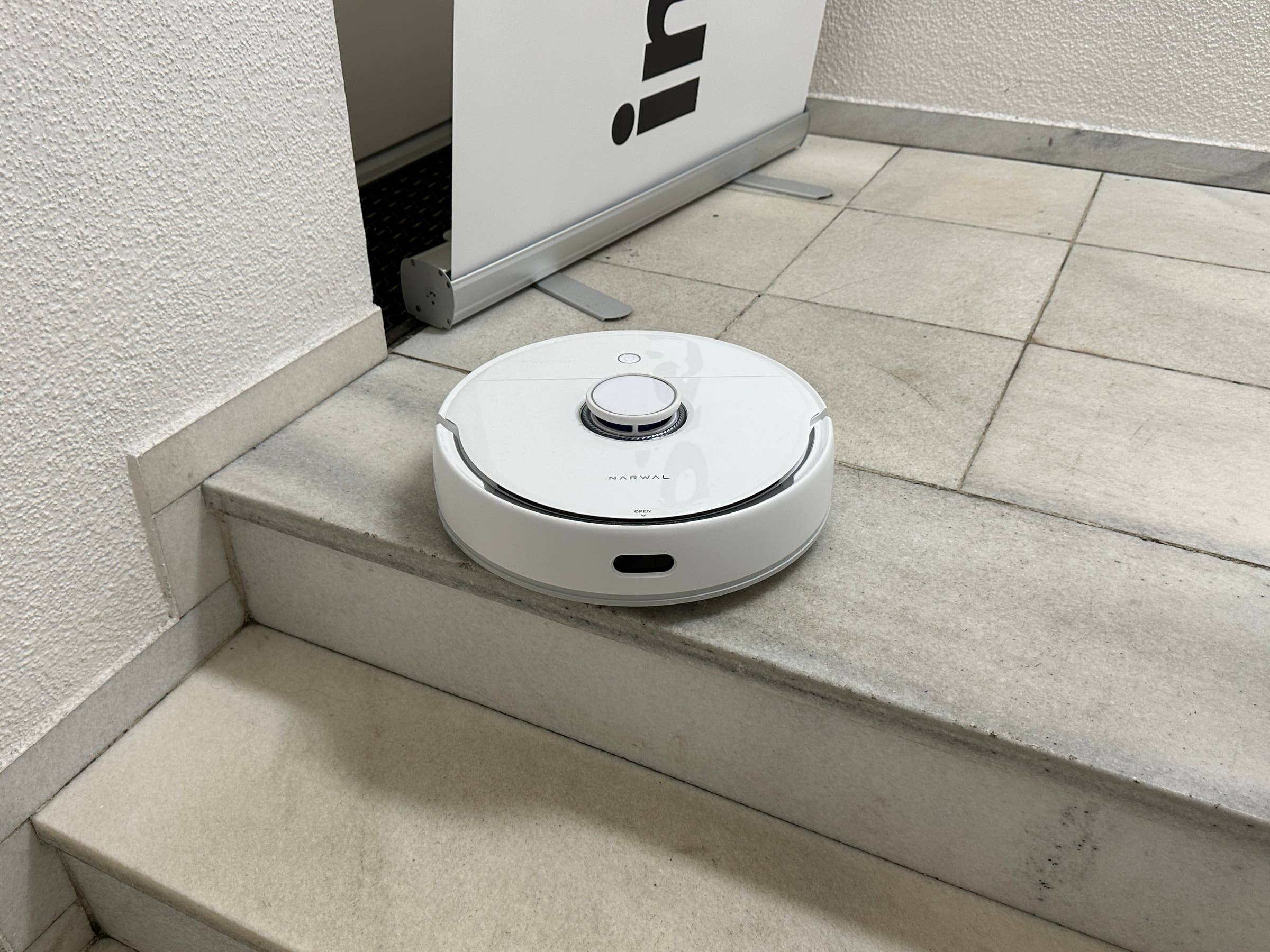 Das gab es noch nie: Dieser Saugroboter kann Treppen steigen