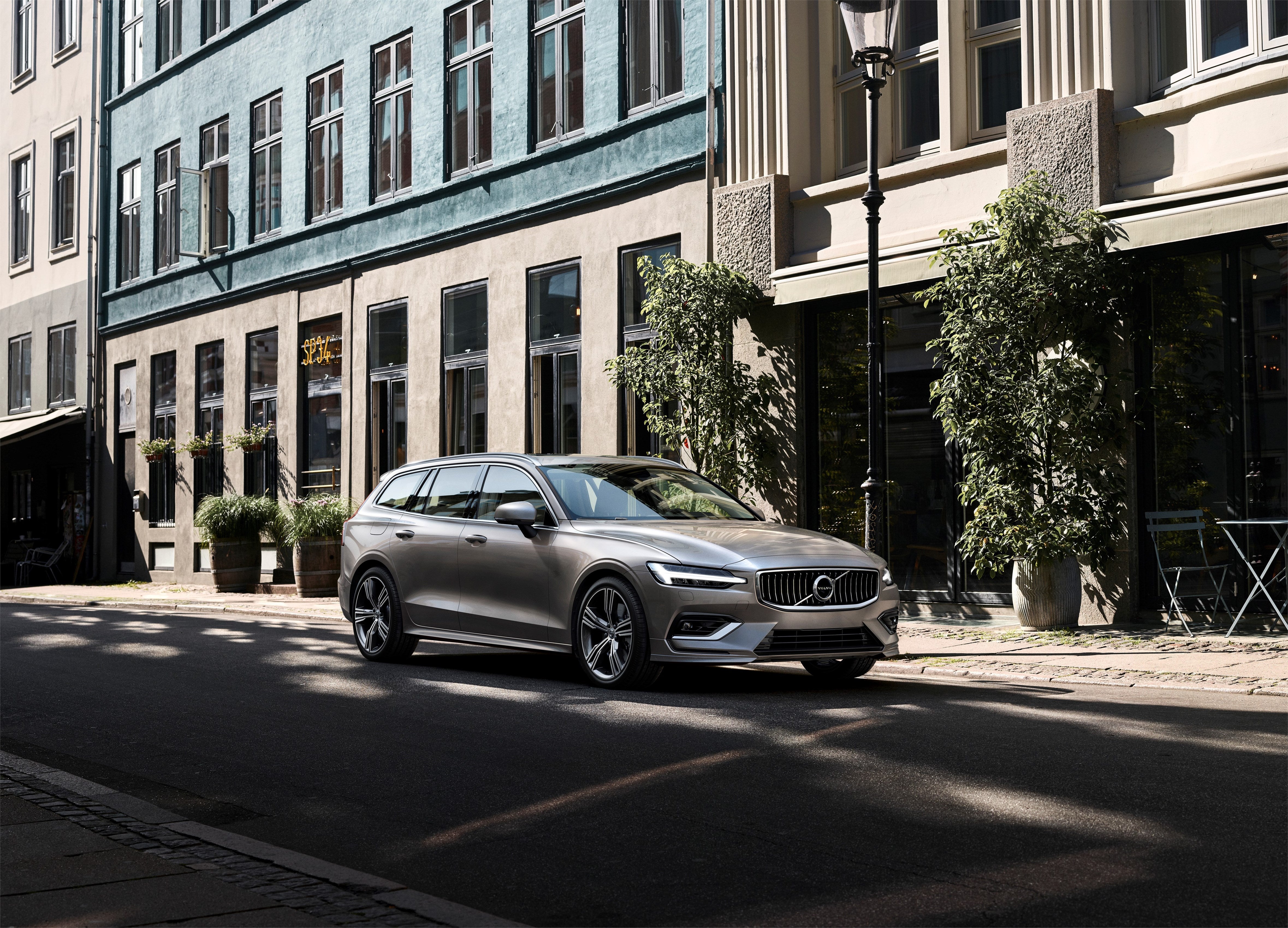 Volvo V60 T6 Twin Engine AWD: Flotter Hybrid-Flitzer für weniger Geld