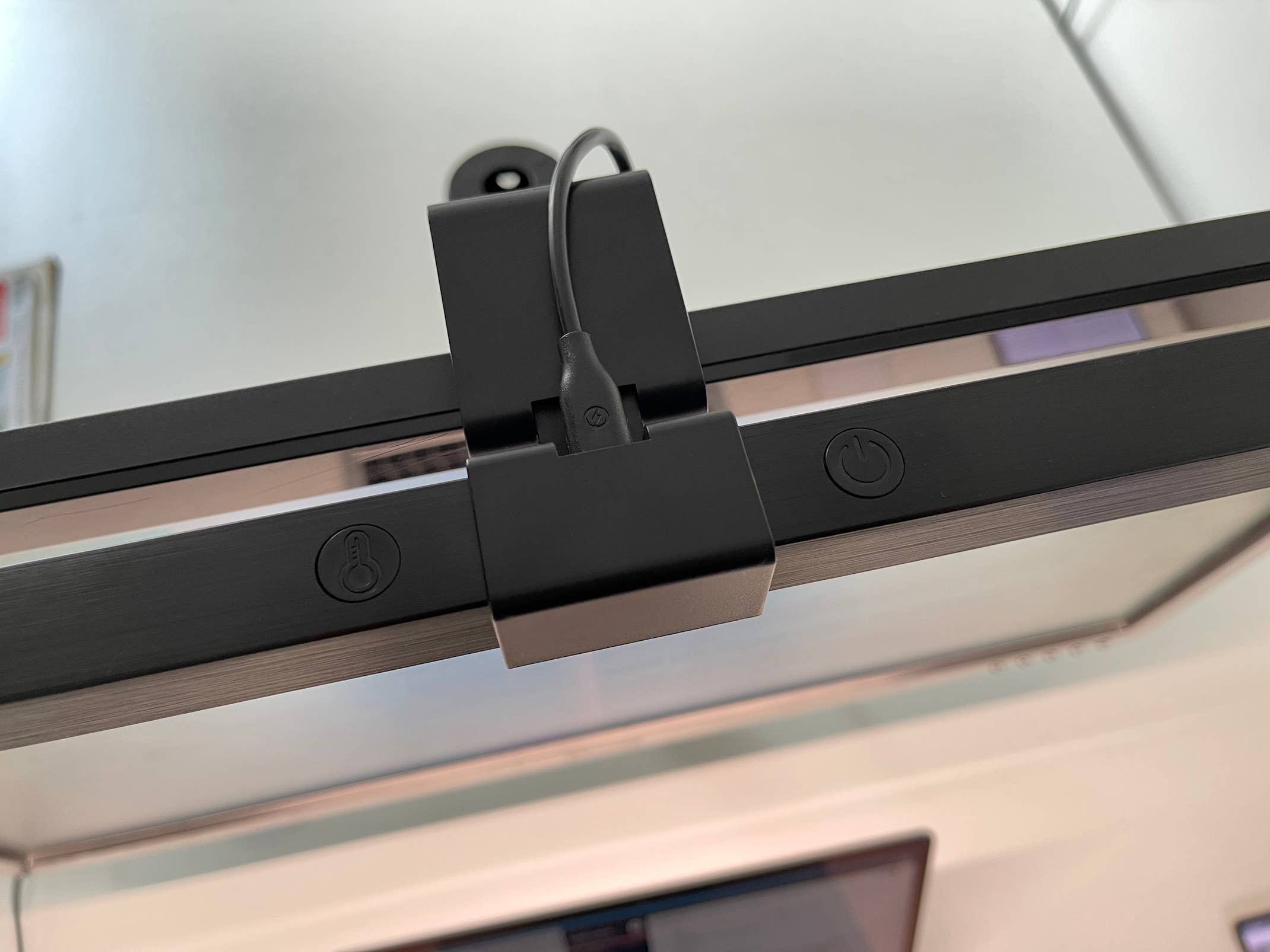 XLayer LED Monitor Lampe: Günstige Screenbar im Test